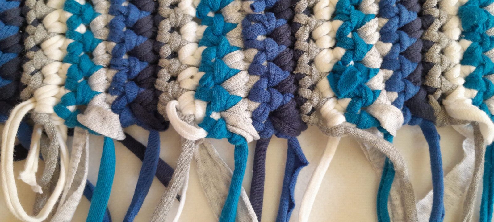 Tutorials for Crocheting the Easiest Customizable Tshirt Rugs - A ...